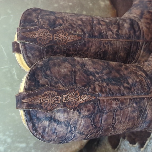 CAVENDERS | Shoes | Cavenders Brown Distressed Leather Cowgirl Boots ...